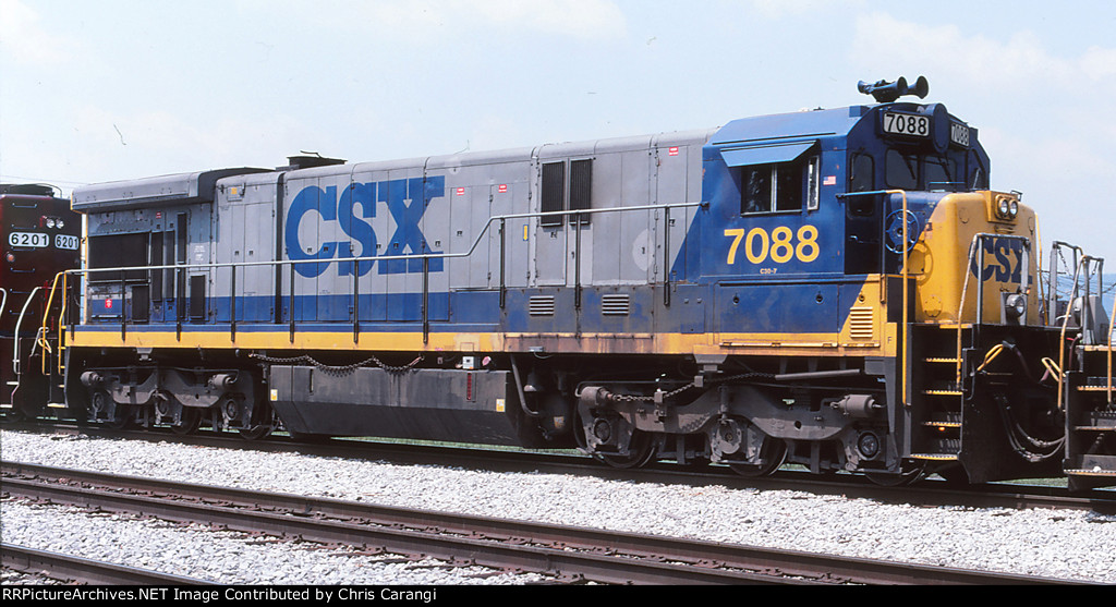 CSXT 7088 on Q383